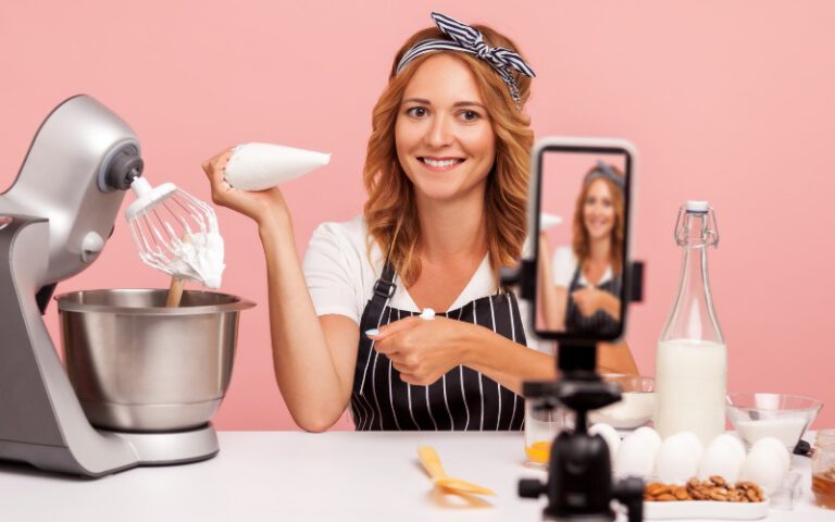 KOC là gì? Phân biệt KOL và KOC trong Marketing